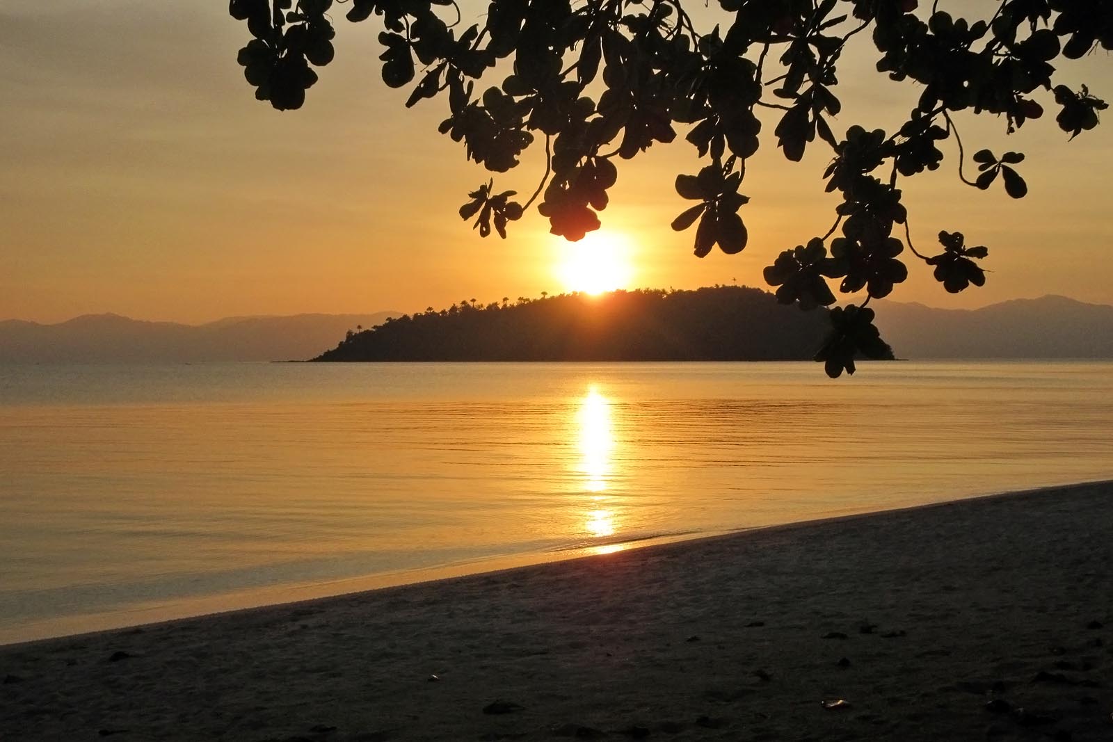10 BEST BEACHES TO WATCH THE SUNSET - Philippine Beach Guide